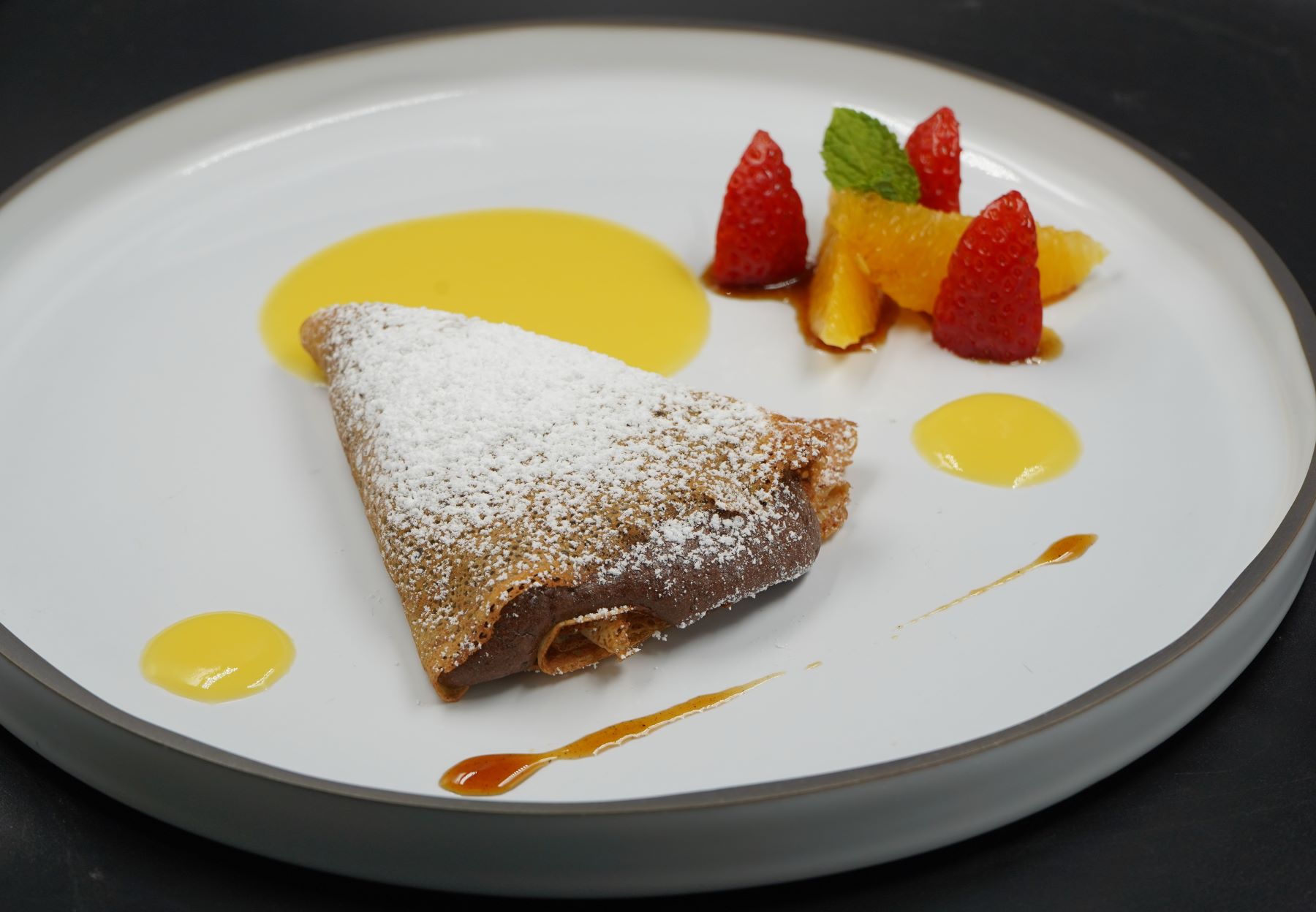 Crêpes com Calda de Caramelo Flor de Sal, Trufas e Mendiants